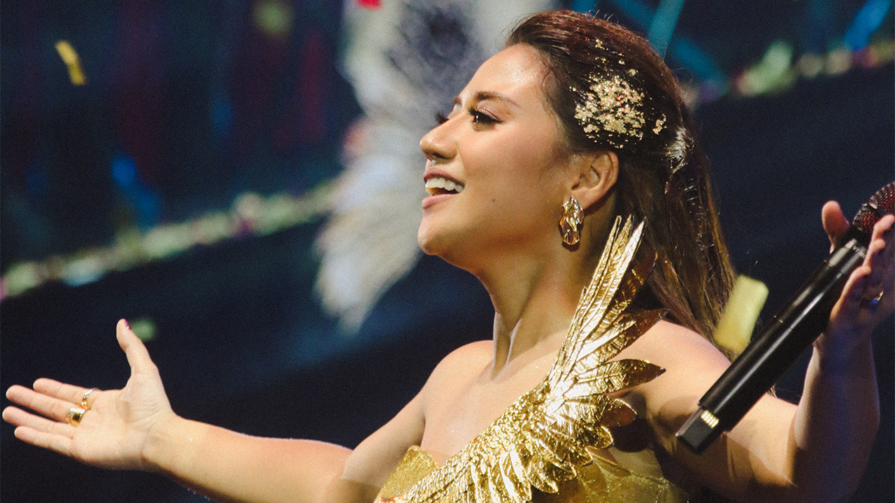 Morissette Soars High at Her 15th Anniversary Concert, 'Ember'